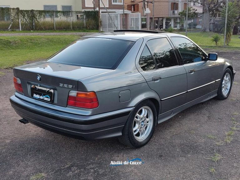 Ateliê do Carro | BMW 325i SC4 Regino, câmbio mecânico, teto solar e interior cinza! Rara!